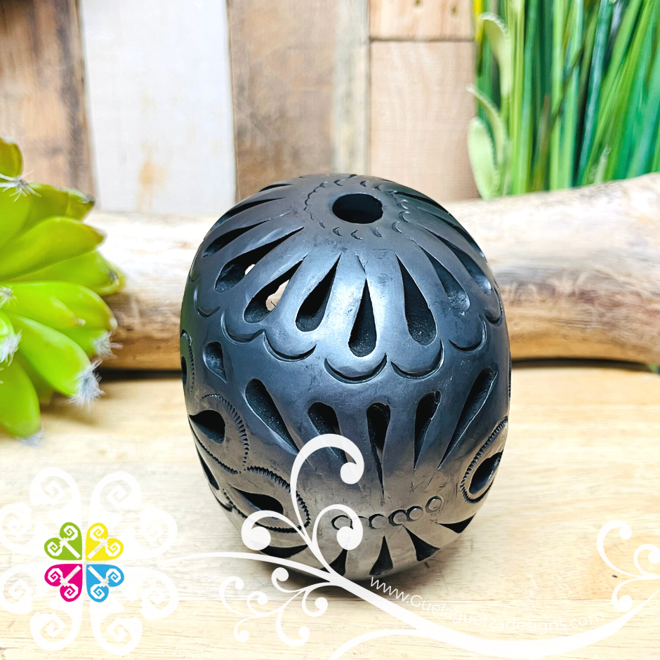 Medium Calado Skull - Black Clay Oaxaca – Guelaguetza Designs
